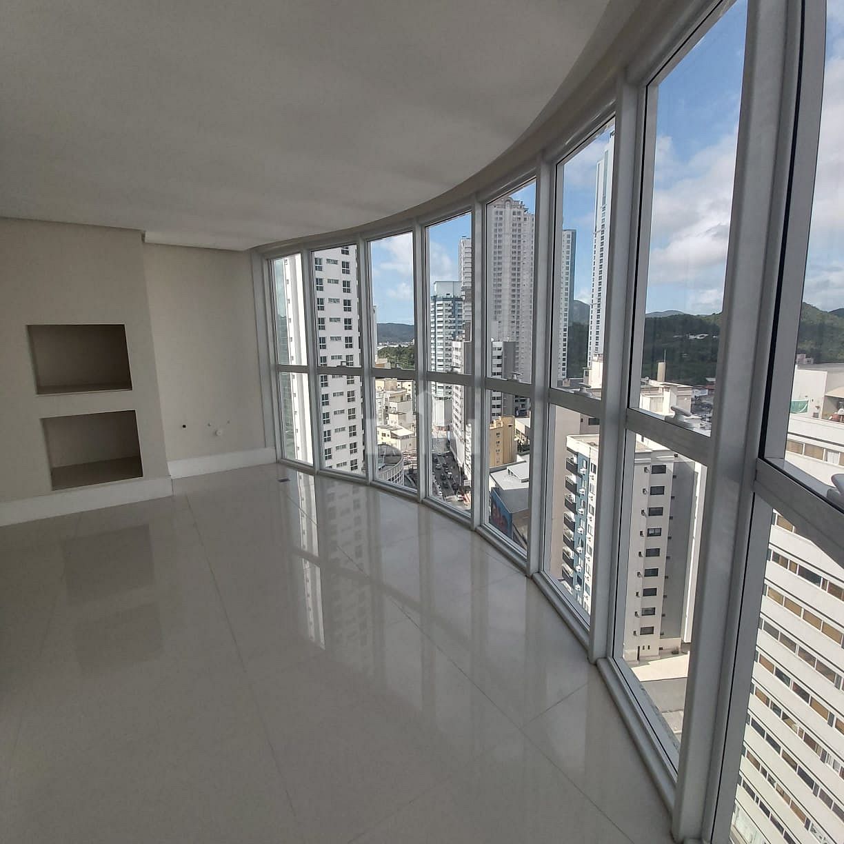 Apartamento no Edifício Le \majestic à Venda em Balneário Camboriú - LOCALIZADO NA QUADRA DO MAR ...